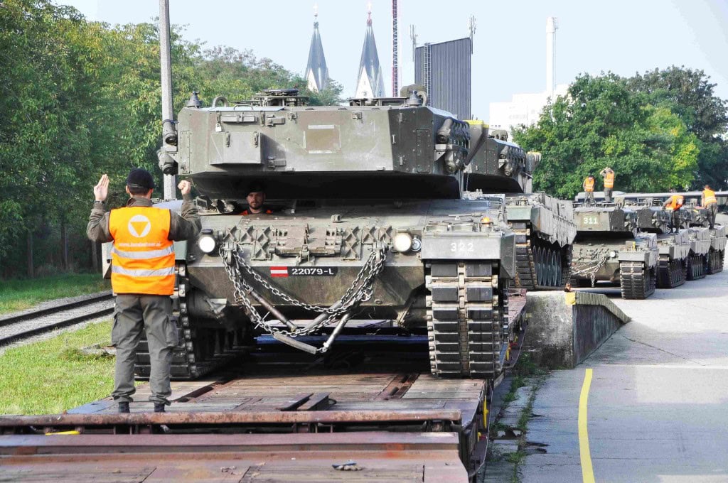 Armored soldiers deploy to Germany