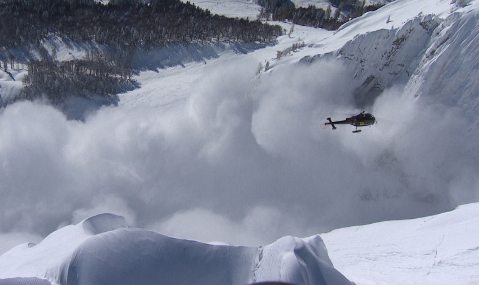Austrian Armed Forces provide support for avalanche blasting