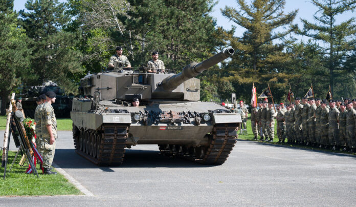 ÖBH hands over first Leopard 2 to KNDS for modernization