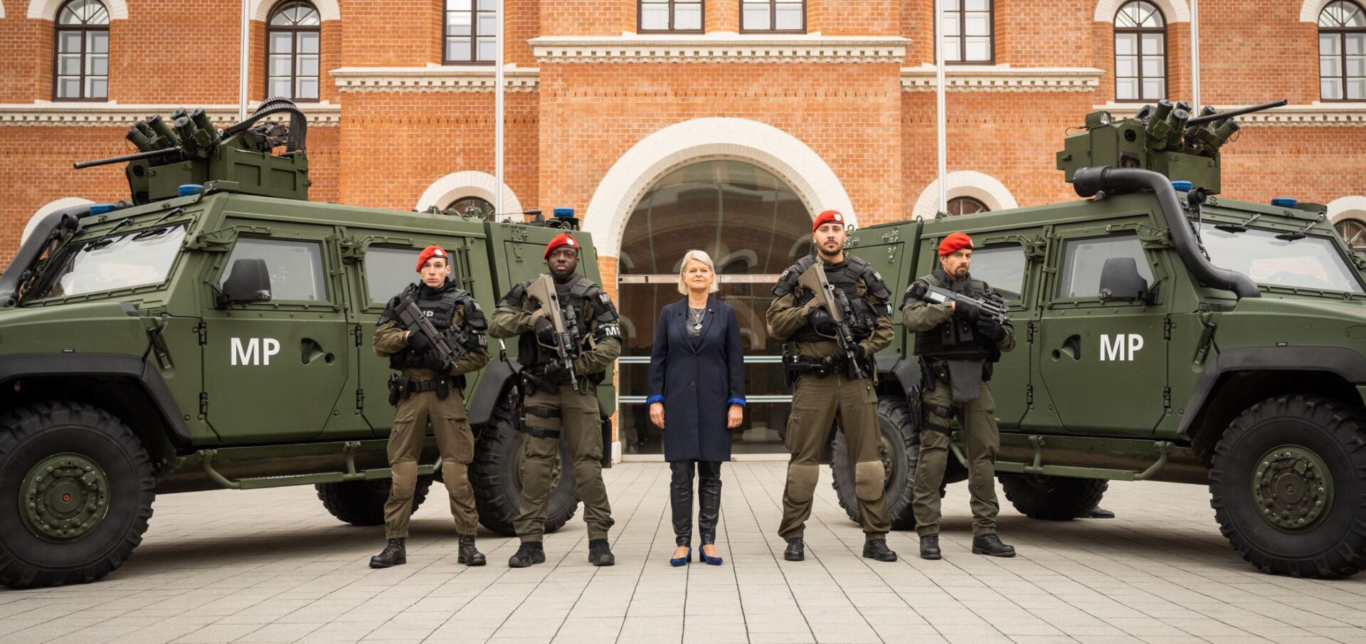 Militärpolizei verstärkt Botschaftsbewachung