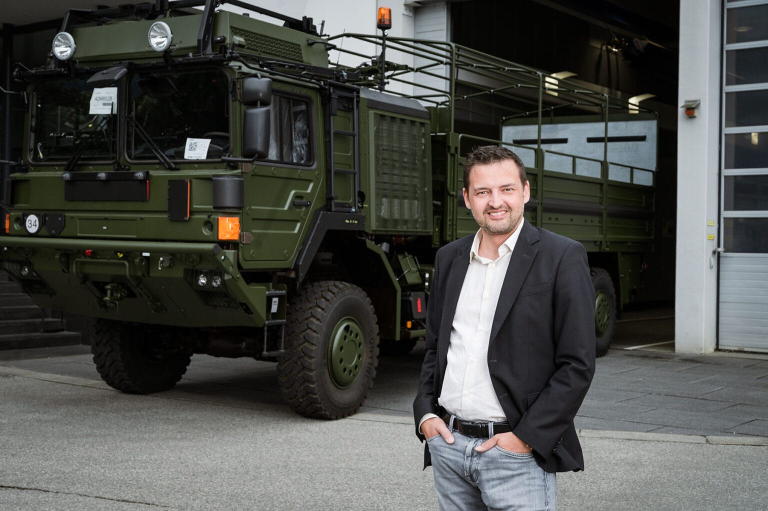 Empl: Built onto the truck chassis