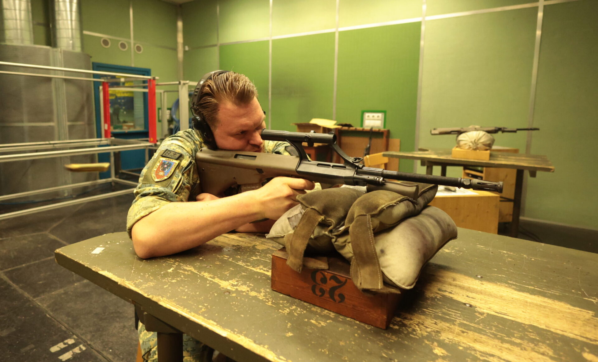Focus on the Steyr AUG: Anniversary at the shooting range