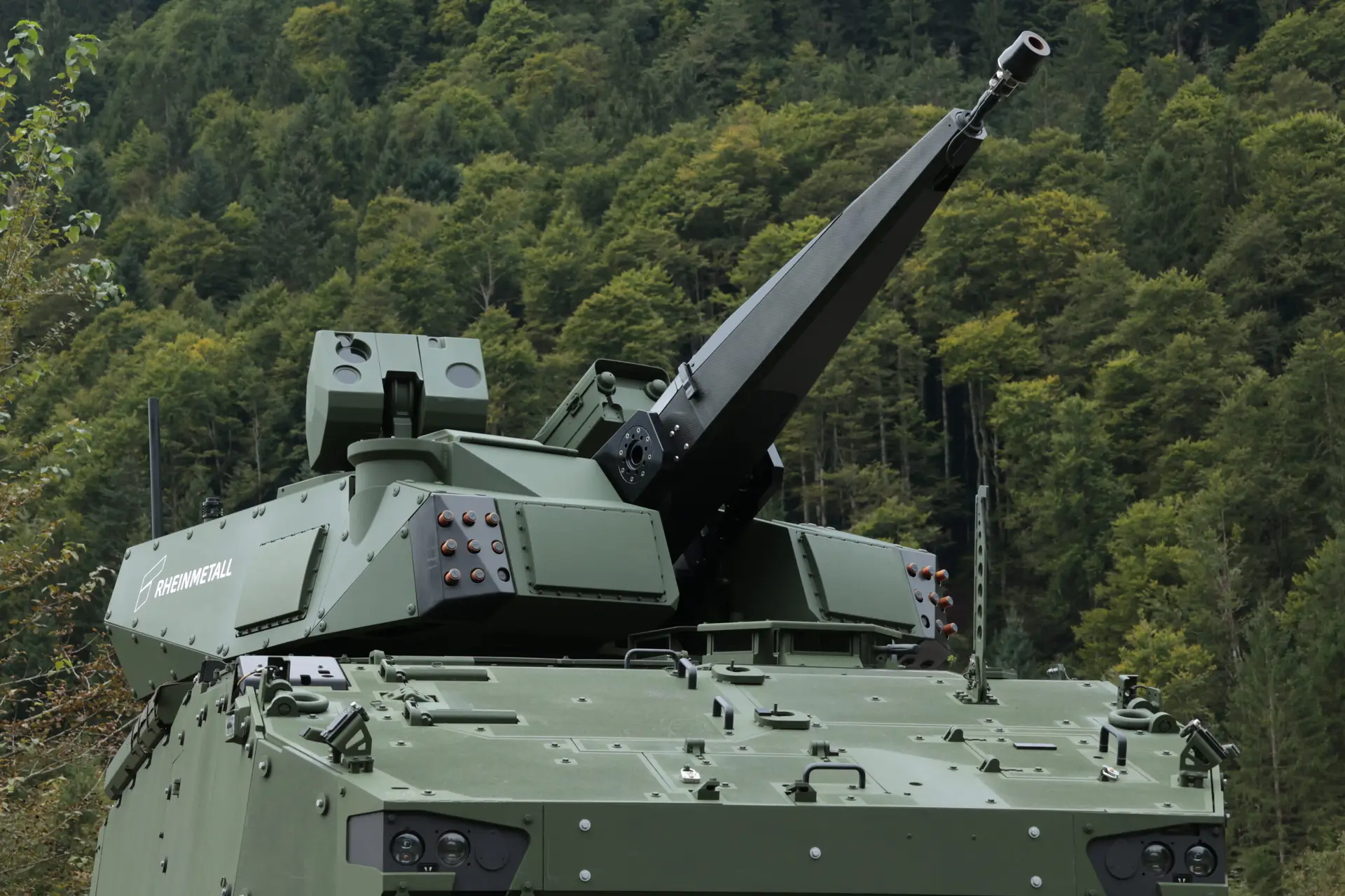 Military News Podcast #1: Rheinmetall Skyranger shoots live