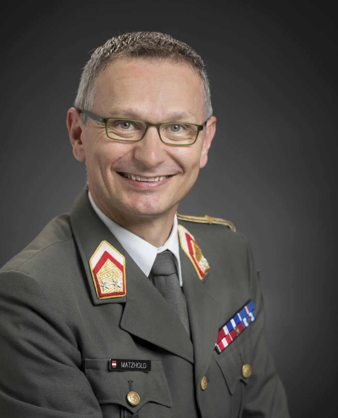 Officers' ball: Lieutenant Colonel Matzhold rises to the top