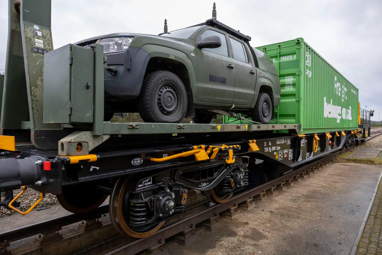 Dutch army buys new wagons