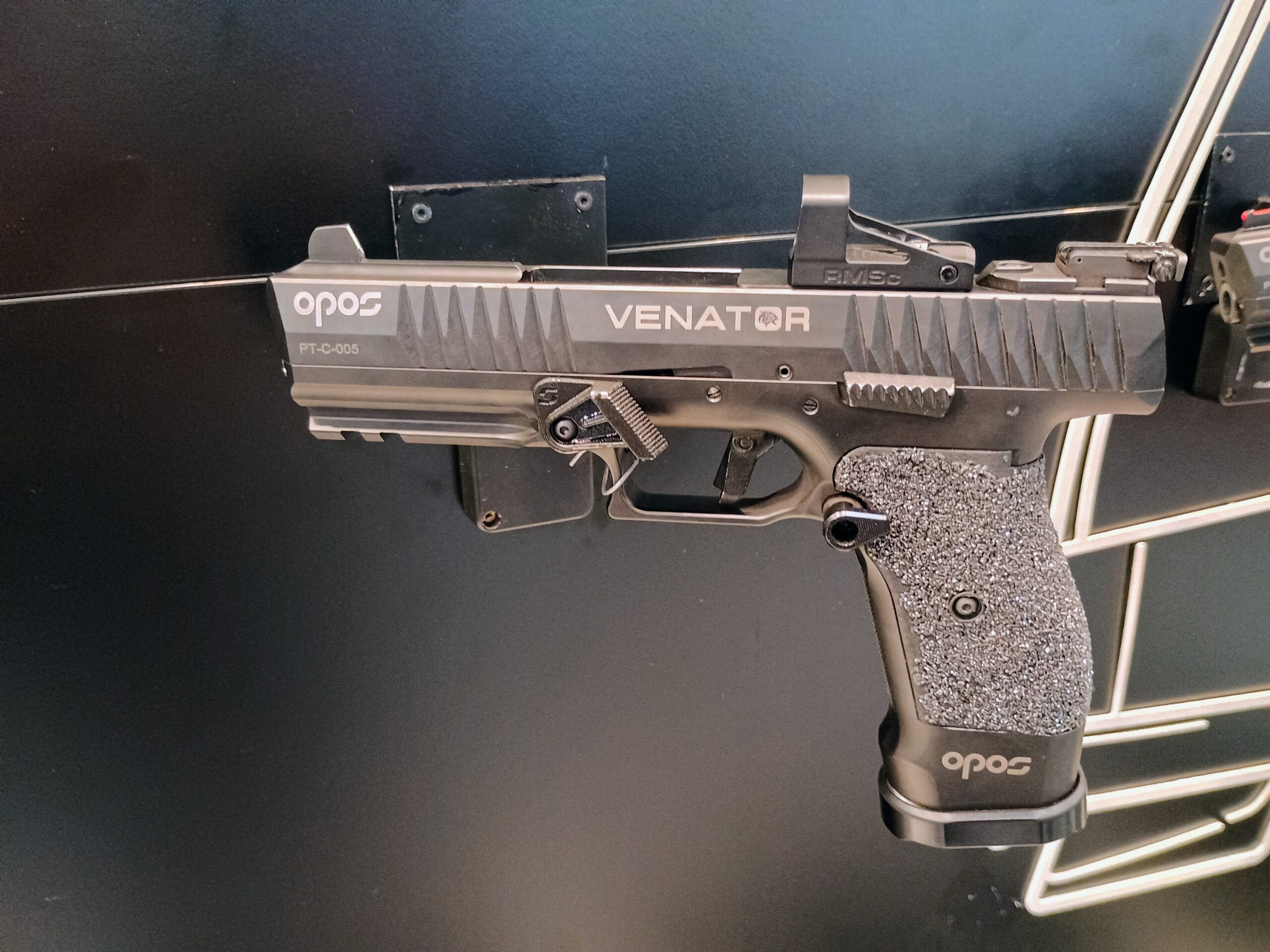 Innovative Pistole: Opos Venator auf der IWA 2025