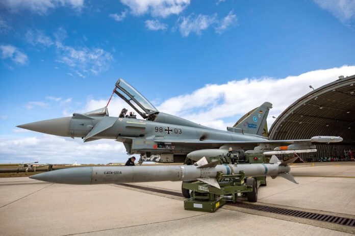 Raytheon verdoppelt AIM-120 AMRAAM Raketen-Produktion