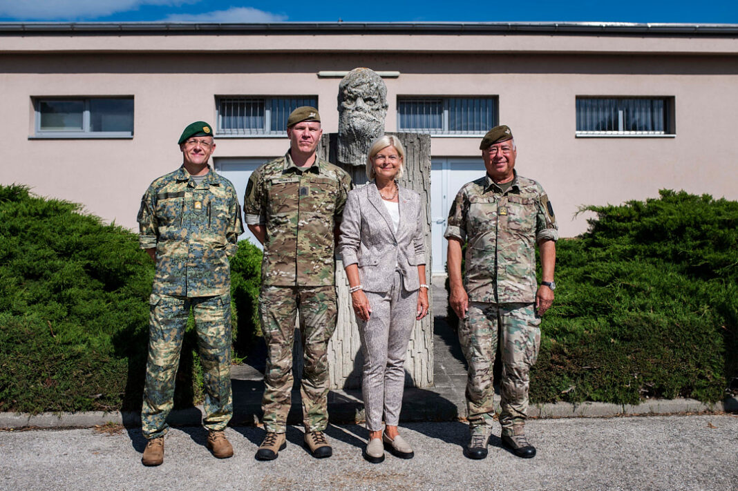 Jagdkommando-Kommandant Arthur Bennett befördert