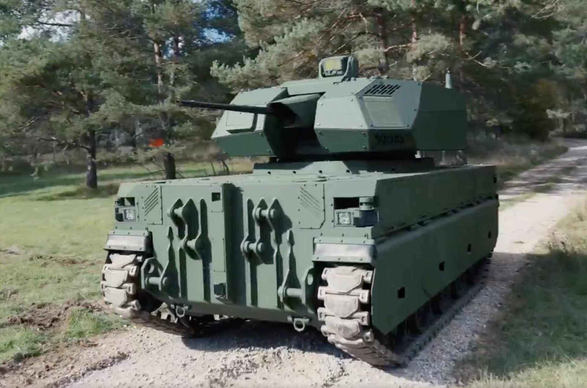 Weltpremiere: Mangart 25 AD auf MV-8 Komodo