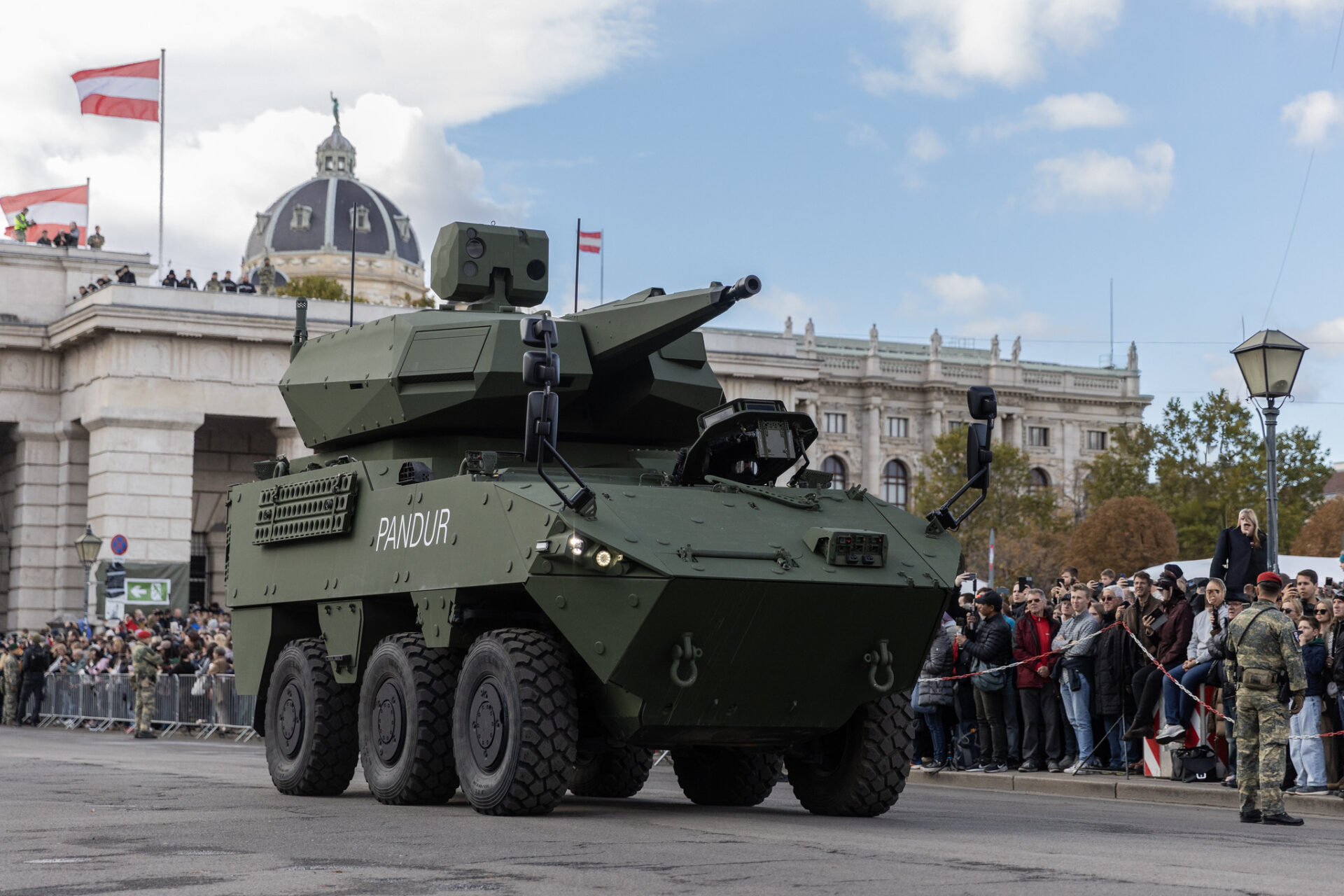 Pandur Evolution mit Skyranger für die Fliegerabwehrbatterien