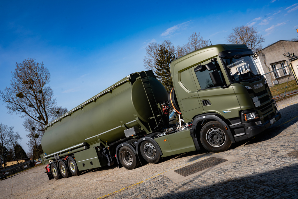 Czech armed forces take over modern tank trailers